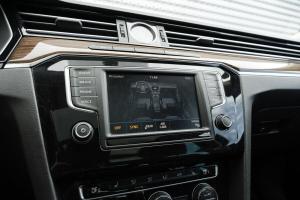 Grey Volkswagen Passat 2016 in Marupe, with an engine capacity of 2.00 L and mileage of 273 thousand km for 12100 €, photo 17 on AUTOMOTO.COM.LV
