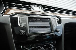 Grey Volkswagen Passat 2016 in Marupe, with an engine capacity of 2.00 L and mileage of 273 thousand km for 12100 €, photo 19 on AUTOMOTO.COM.LV