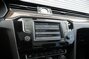 Grey Volkswagen Passat 2016 in Marupe, with an engine capacity of 2.00 L and mileage of 273 thousand km for 12100 €, photo 20 on AUTOMOTO.COM.LV