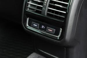Grey Volkswagen Passat 2016 in Marupe, with an engine capacity of 2.00 L and mileage of 273 thousand km for 12100 €, photo 21 on AUTOMOTO.COM.LV