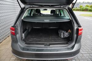 Grey Volkswagen Passat 2016 in Marupe, with an engine capacity of 2.00 L and mileage of 273 thousand km for 12100 €, photo 23 on AUTOMOTO.COM.LV