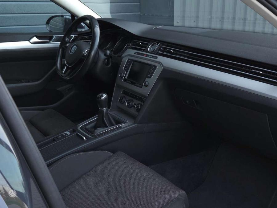 Pelēks Volkswagen Passat 2016 Kauņa, ar dzinēja tilpumu 1.60 L un nobraukumu 300 tūkst. km par 8600 €, foto 16 vietnē AUTOMOTO.COM.LV