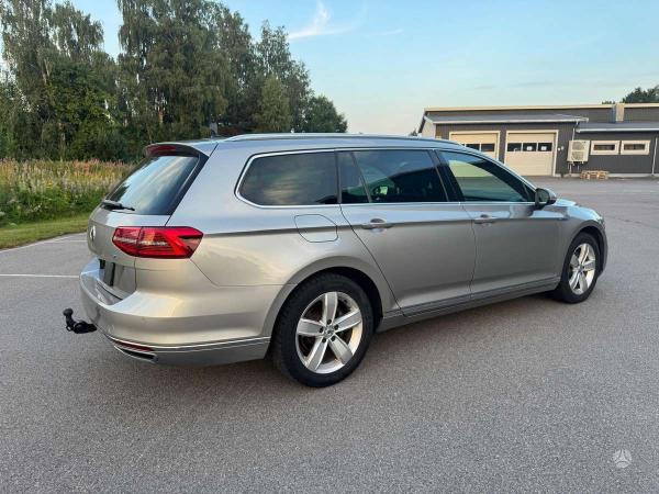 Grey Volkswagen Passat 2016 in Vilnius, with an engine capacity of 1.40 L and mileage of 151 thousand km for 10950 €, photo 5 on AUTOMOTO.COM.LV