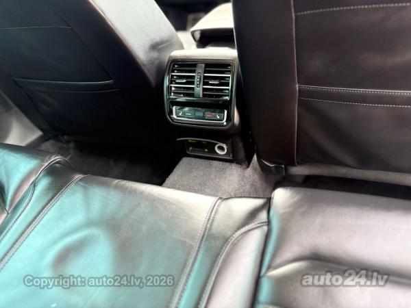 Grey Volkswagen Passat 2016 in Tallinn, with an engine capacity of 2.00 L and mileage of 196 thousand km for 16700 €, photo 9 on AUTOMOTO.COM.LV