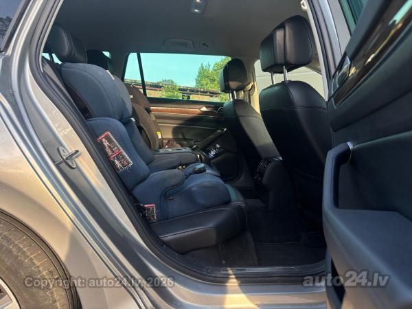 Grey Volkswagen Passat 2016 in Tallinn, with an engine capacity of 2.00 L and mileage of 290 thousand km for 10900 €, photo 10 on AUTOMOTO.COM.LV