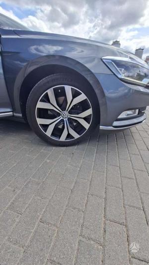 Grey Volkswagen Passat 2016 in Kaunas, with an engine capacity of 1.97 L and mileage of 270 thousand km for 11200 €, photo 8 on AUTOMOTO.COM.LV