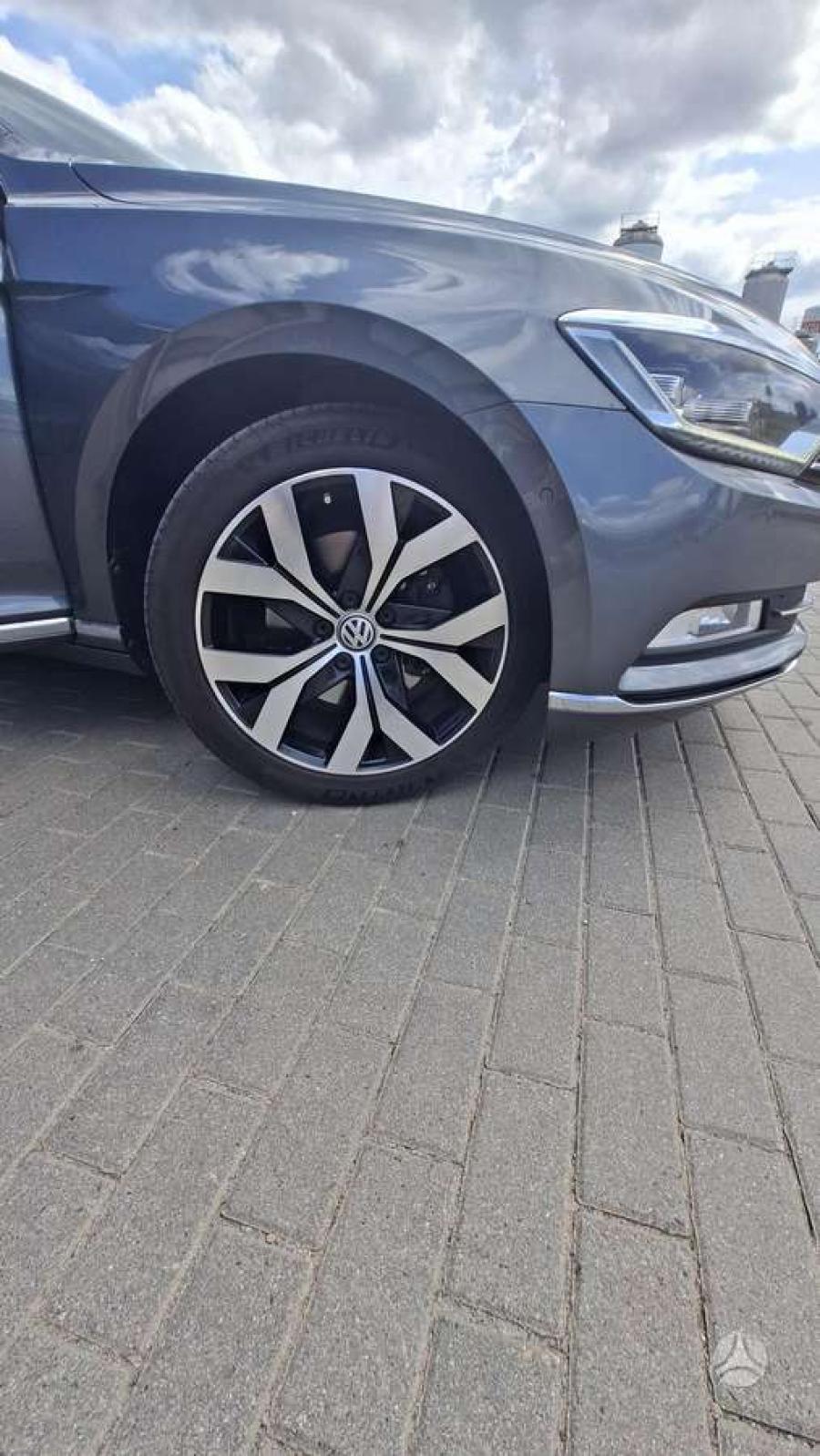 Grey Volkswagen Passat 2016 in Kaunas, with an engine capacity of 1.97 L and mileage of 270 thousand km for 11200 €, photo 8 on AUTOMOTO.COM.LV