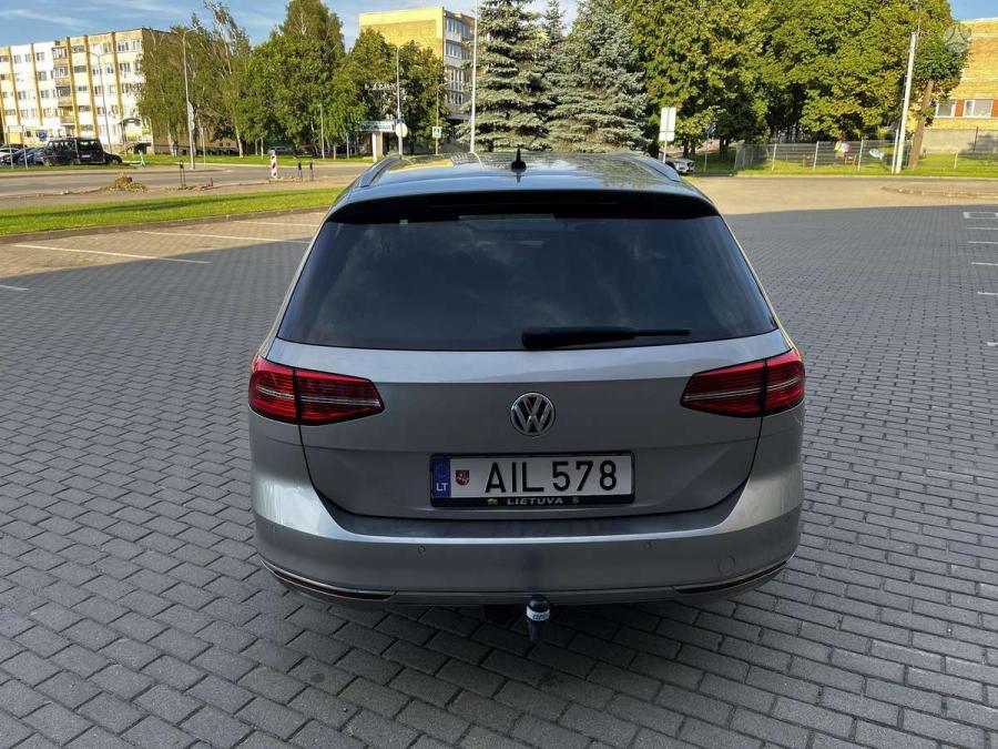 Grey Volkswagen Passat 2016 in Siauliai, with an engine capacity of 1.60 L and mileage of 337 thousand km for 7900 €, photo 5 on AUTOMOTO.COM.LV