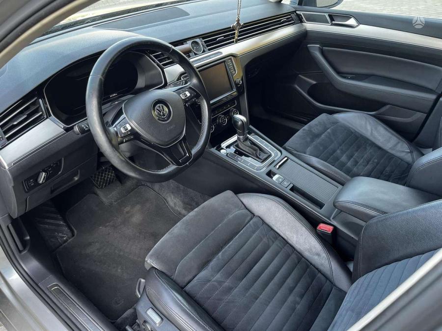 Grey Volkswagen Passat 2016 in Siauliai, with an engine capacity of 1.60 L and mileage of 337 thousand km for 7900 €, photo 9 on AUTOMOTO.COM.LV