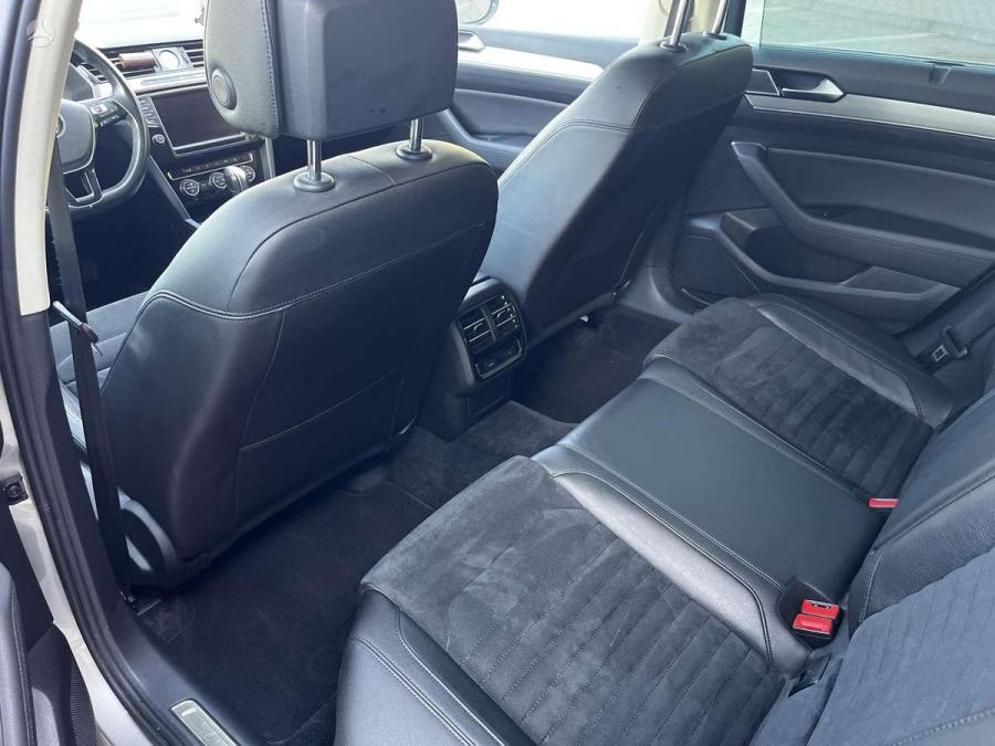 Grey Volkswagen Passat 2016 in Siauliai, with an engine capacity of 1.60 L and mileage of 337 thousand km for 7900 €, photo 10 on AUTOMOTO.COM.LV