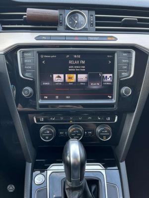 Grey Volkswagen Passat 2016 in Siauliai, with an engine capacity of 1.60 L and mileage of 337 thousand km for 7900 €, photo 13 on AUTOMOTO.COM.LV