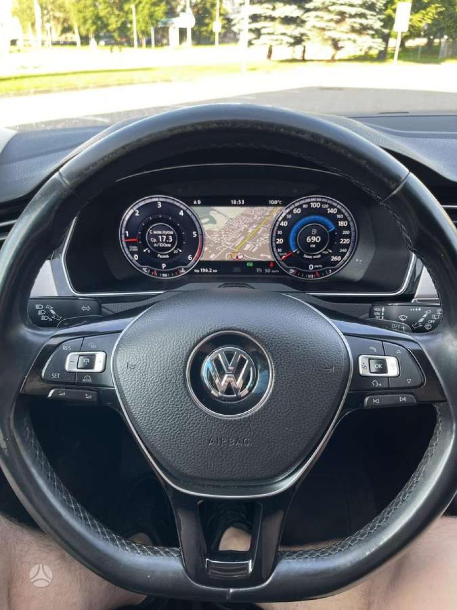 Grey Volkswagen Passat 2016 in Siauliai, with an engine capacity of 1.60 L and mileage of 337 thousand km for 7900 €, photo 14 on AUTOMOTO.COM.LV
