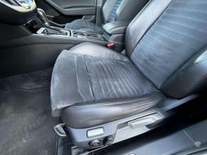 Grey Volkswagen Passat 2016 in Siauliai, with an engine capacity of 1.60 L and mileage of 337 thousand km for 7900 €, photo 16 on AUTOMOTO.COM.LV