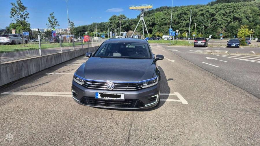 Pelēks Volkswagen Passat 2016 Viļņa, ar dzinēja tilpumu 1.40 L un nobraukumu 241 tūkst. km par 13000 €, foto 11 vietnē AUTOMOTO.COM.LV