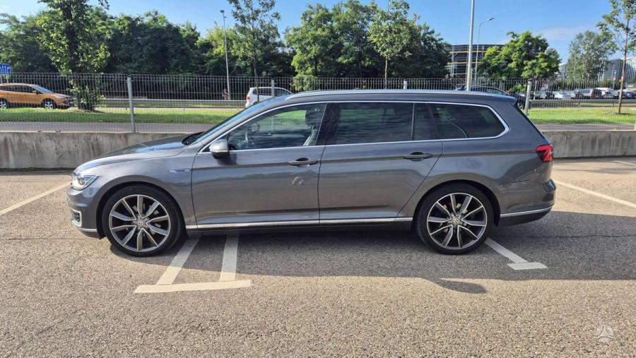 Pelēks Volkswagen Passat 2016 Viļņa, ar dzinēja tilpumu 1.40 L un nobraukumu 241 tūkst. km par 13000 €, foto 12 vietnē AUTOMOTO.COM.LV