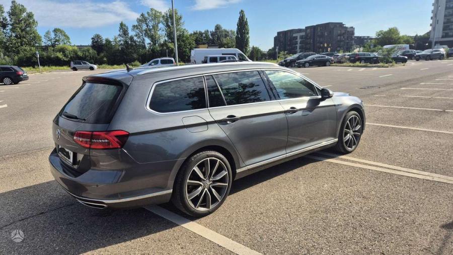 Pelēks Volkswagen Passat 2016 Viļņa, ar dzinēja tilpumu 1.40 L un nobraukumu 241 tūkst. km par 13000 €, foto 13 vietnē AUTOMOTO.COM.LV
