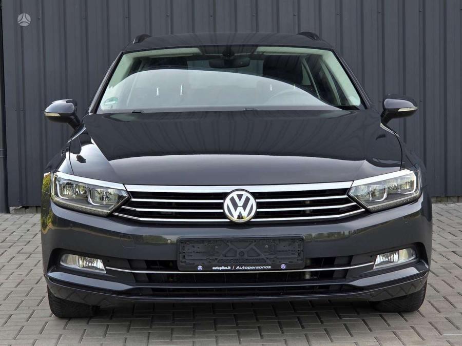 Grey Volkswagen Passat 2016 in Kaunas, with an engine capacity of 1.60 L and mileage of 300 thousand km for 8250 €, photo 3 on AUTOMOTO.COM.LV