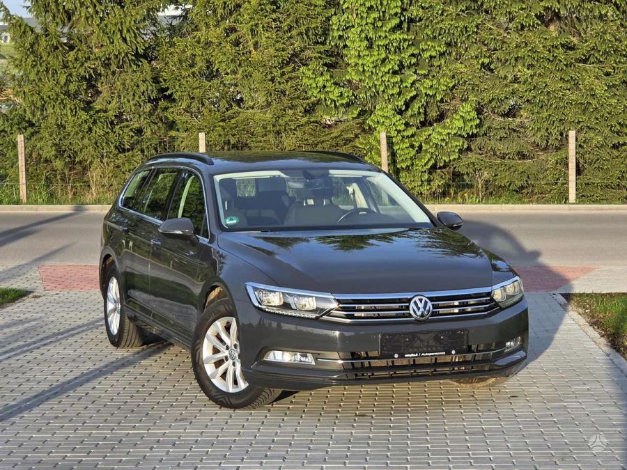 Grey Volkswagen Passat 2016 in Kaunas, with an engine capacity of 1.60 L and mileage of 300 thousand km for 8250 €, photo 7 on AUTOMOTO.COM.LV
