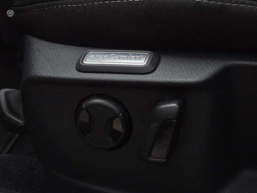 Grey Volkswagen Passat 2016 in Kaunas, with an engine capacity of 1.60 L and mileage of 300 thousand km for 8250 €, photo 8 on AUTOMOTO.COM.LV