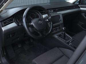 Grey Volkswagen Passat 2016 in Kaunas, with an engine capacity of 1.60 L and mileage of 300 thousand km for 8250 €, photo 9 on AUTOMOTO.COM.LV