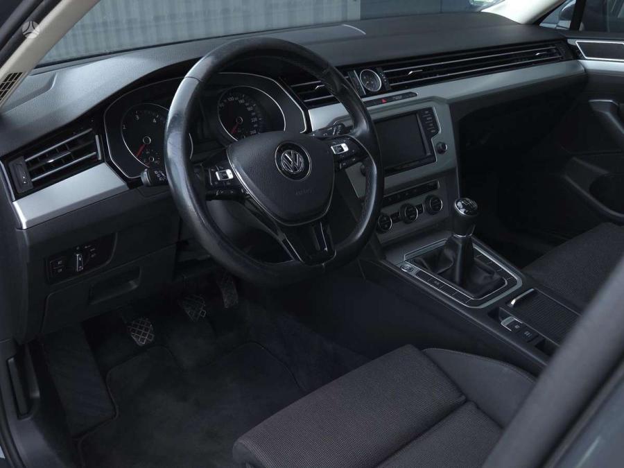 Grey Volkswagen Passat 2016 in Kaunas, with an engine capacity of 1.60 L and mileage of 300 thousand km for 8250 €, photo 9 on AUTOMOTO.COM.LV