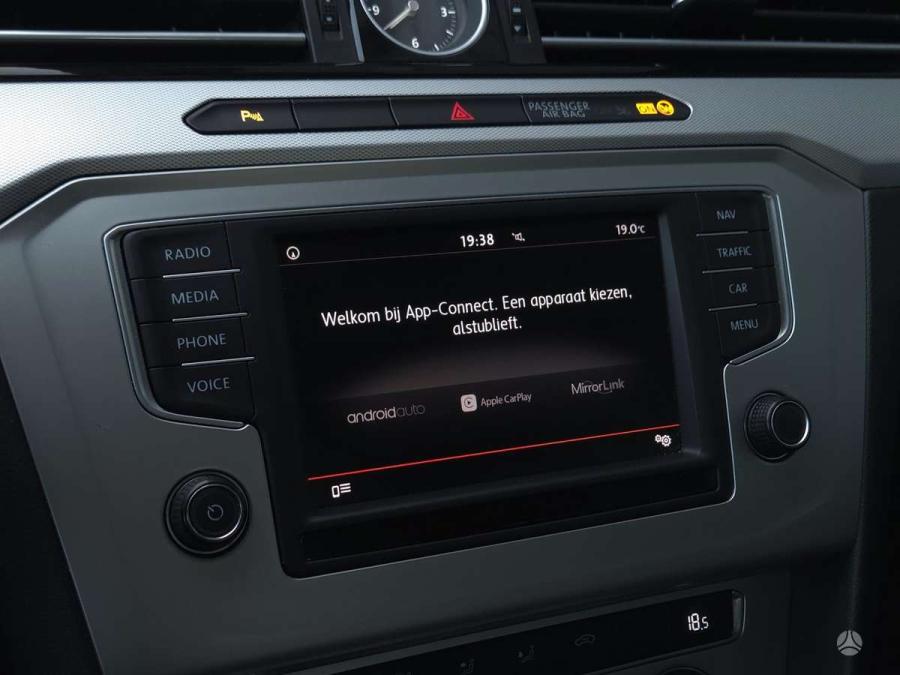 Grey Volkswagen Passat 2016 in Kaunas, with an engine capacity of 1.60 L and mileage of 300 thousand km for 8250 €, photo 13 on AUTOMOTO.COM.LV