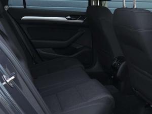 Grey Volkswagen Passat 2016 in Kaunas, with an engine capacity of 1.60 L and mileage of 300 thousand km for 8250 €, photo 15 on AUTOMOTO.COM.LV