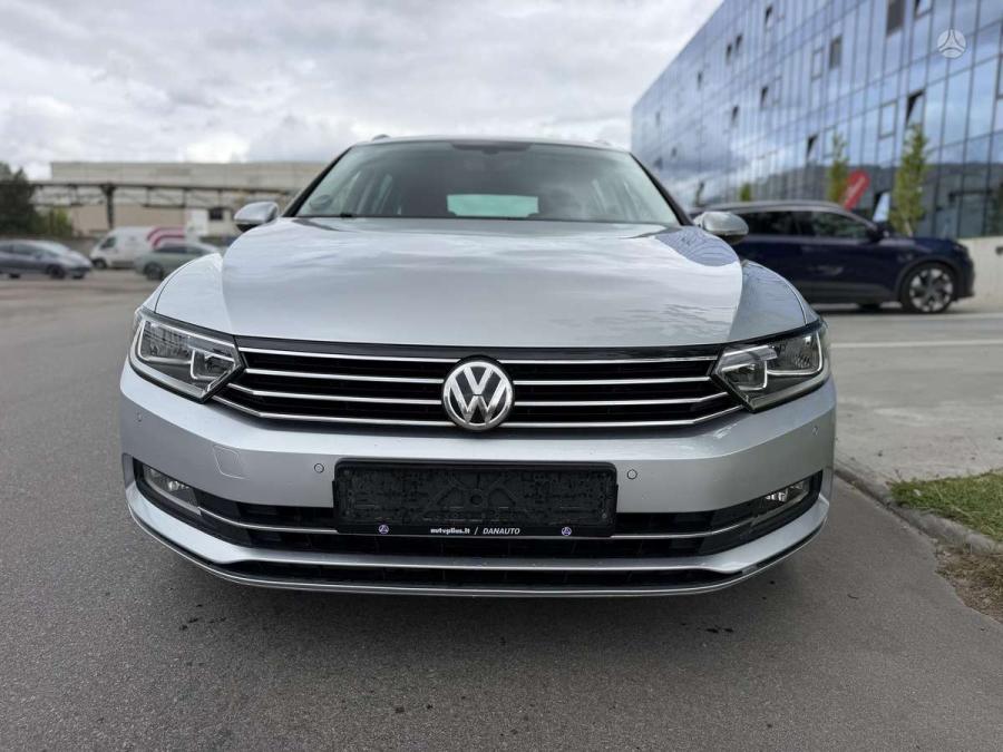 Grey Volkswagen Passat 2016 in Panevezys, with an engine capacity of 1.97 L and mileage of 261 thousand km for 8650 €, photo 6 on AUTOMOTO.COM.LV