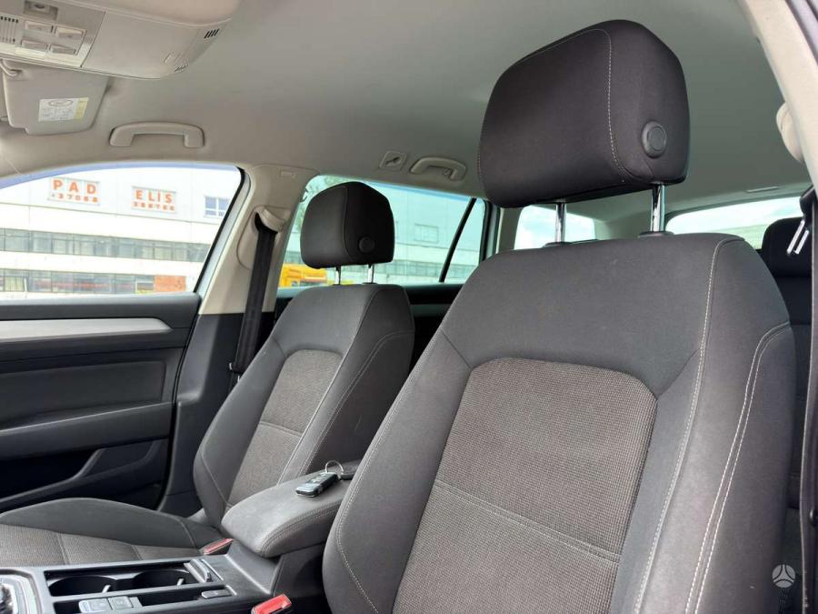 Grey Volkswagen Passat 2016 in Panevezys, with an engine capacity of 1.97 L and mileage of 261 thousand km for 8650 €, photo 13 on AUTOMOTO.COM.LV