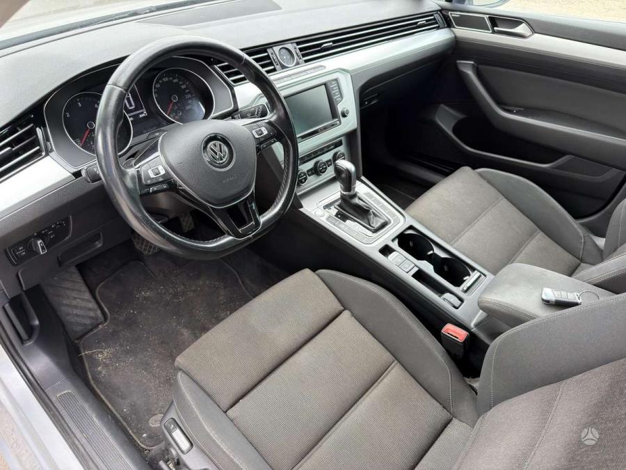 Grey Volkswagen Passat 2016 in Panevezys, with an engine capacity of 1.97 L and mileage of 261 thousand km for 8650 €, photo 15 on AUTOMOTO.COM.LV