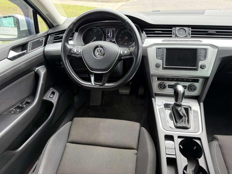 Grey Volkswagen Passat 2016 in Panevezys, with an engine capacity of 1.97 L and mileage of 261 thousand km for 8650 €, photo 16 on AUTOMOTO.COM.LV