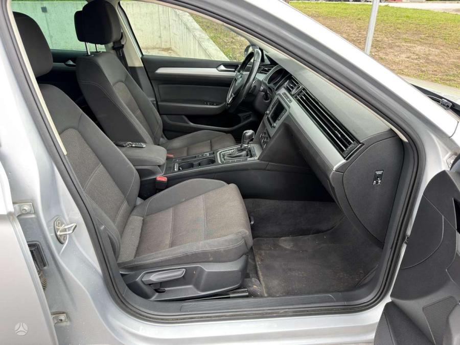 Grey Volkswagen Passat 2016 in Panevezys, with an engine capacity of 1.97 L and mileage of 261 thousand km for 8650 €, photo 19 on AUTOMOTO.COM.LV
