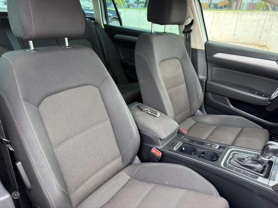 Grey Volkswagen Passat 2016 in Panevezys, with an engine capacity of 1.97 L and mileage of 261 thousand km for 8650 €, photo 20 on AUTOMOTO.COM.LV