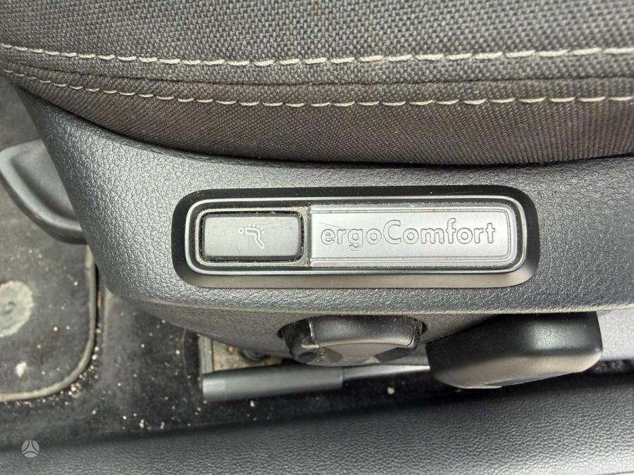 Grey Volkswagen Passat 2016 in Panevezys, with an engine capacity of 1.97 L and mileage of 261 thousand km for 8650 €, photo 21 on AUTOMOTO.COM.LV