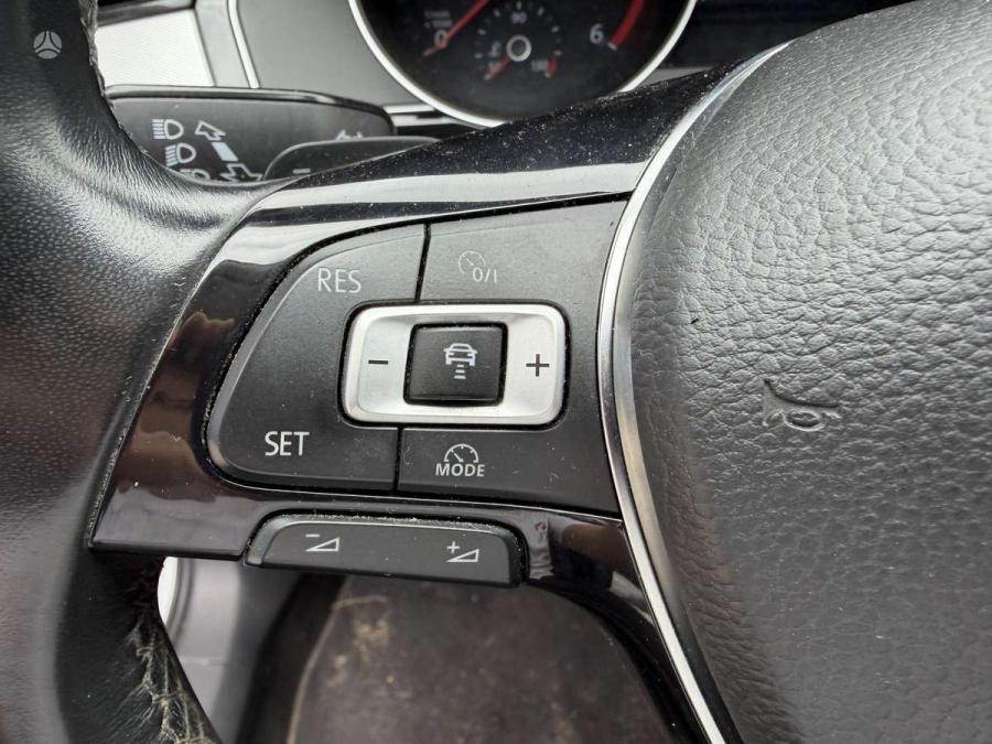 Grey Volkswagen Passat 2016 in Panevezys, with an engine capacity of 1.97 L and mileage of 261 thousand km for 8650 €, photo 24 on AUTOMOTO.COM.LV