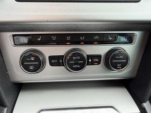 Grey Volkswagen Passat 2016 in Panevezys, with an engine capacity of 1.97 L and mileage of 261 thousand km for 8650 €, photo 27 on AUTOMOTO.COM.LV