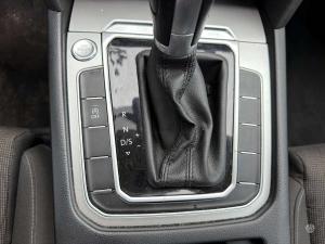 Grey Volkswagen Passat 2016 in Panevezys, with an engine capacity of 1.97 L and mileage of 261 thousand km for 8650 €, photo 28 on AUTOMOTO.COM.LV