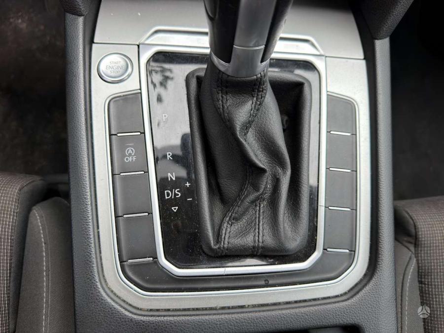 Grey Volkswagen Passat 2016 in Panevezys, with an engine capacity of 1.97 L and mileage of 261 thousand km for 8650 €, photo 28 on AUTOMOTO.COM.LV