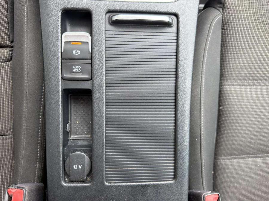 Grey Volkswagen Passat 2016 in Panevezys, with an engine capacity of 1.97 L and mileage of 261 thousand km for 8650 €, photo 29 on AUTOMOTO.COM.LV