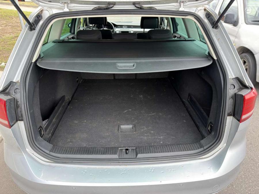 Grey Volkswagen Passat 2016 in Panevezys, with an engine capacity of 1.97 L and mileage of 261 thousand km for 8650 €, photo 36 on AUTOMOTO.COM.LV