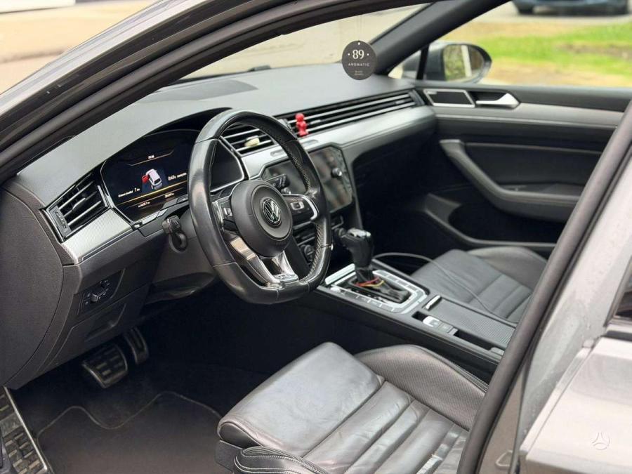 Grey Volkswagen Passat 2016 in Vilnius, with an engine capacity of 1.97 L and mileage of 287 thousand km for 13100 €, photo 10 on AUTOMOTO.COM.LV