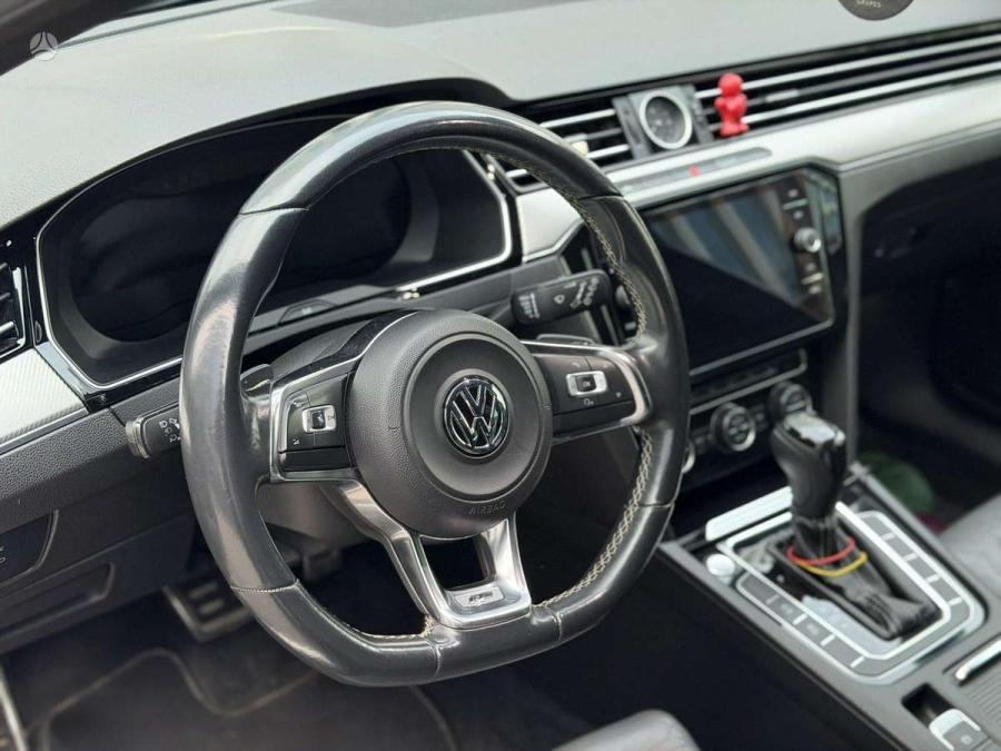 Grey Volkswagen Passat 2016 in Vilnius, with an engine capacity of 1.97 L and mileage of 287 thousand km for 13100 €, photo 12 on AUTOMOTO.COM.LV