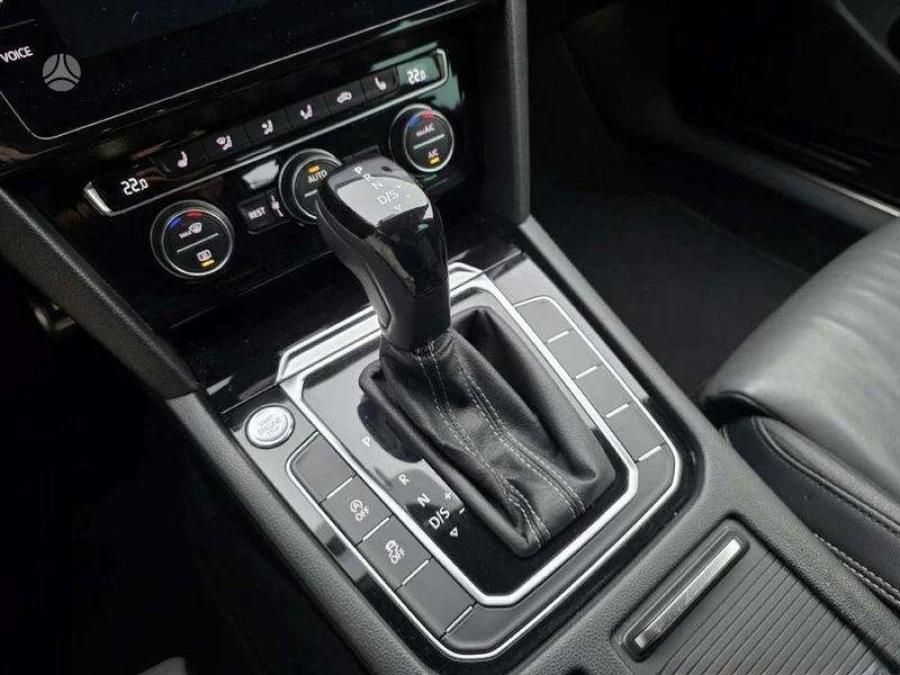 Grey Volkswagen Passat 2016 in Vilnius, with an engine capacity of 1.97 L and mileage of 287 thousand km for 13100 €, photo 16 on AUTOMOTO.COM.LV