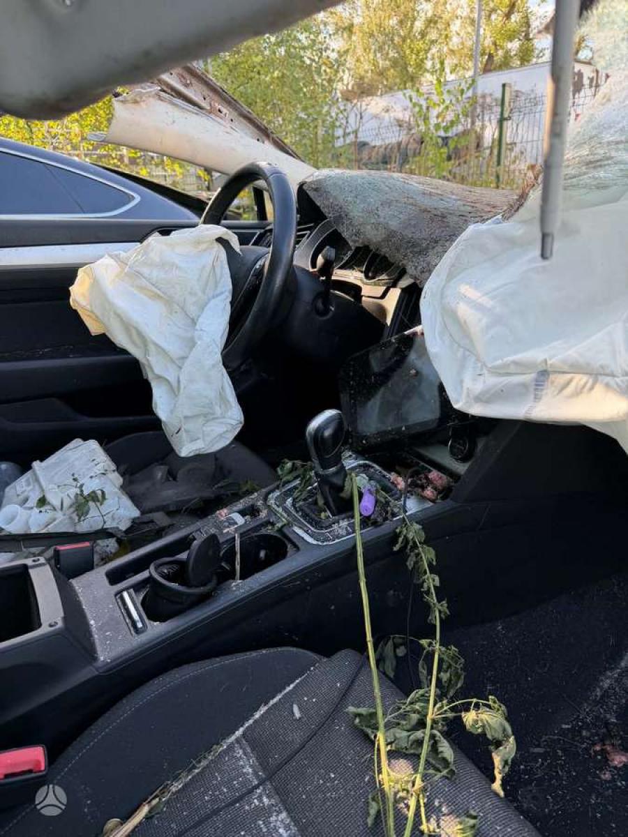 Grey Volkswagen Passat 2016 in Vilnius, with an engine capacity of 1.97 L and mileage of 360 thousand km for 2300 €, photo 9 on AUTOMOTO.COM.LV