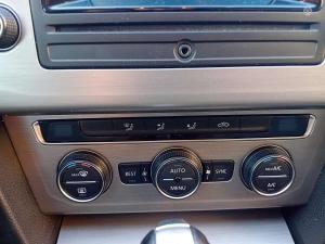 Grey Volkswagen Passat 2016 in Vilnius, with an engine capacity of 1.40 L and mileage of 186 thousand km for 8700 €, photo 12 on AUTOMOTO.COM.LV