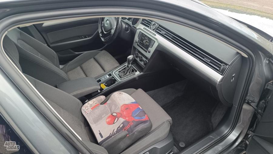 Pelēks Volkswagen Passat 2016 Alīta, ar dzinēja tilpumu 1.40 L un nobraukumu 295 tūkst. km par 7999 €, foto 17 vietnē AUTOMOTO.COM.LV