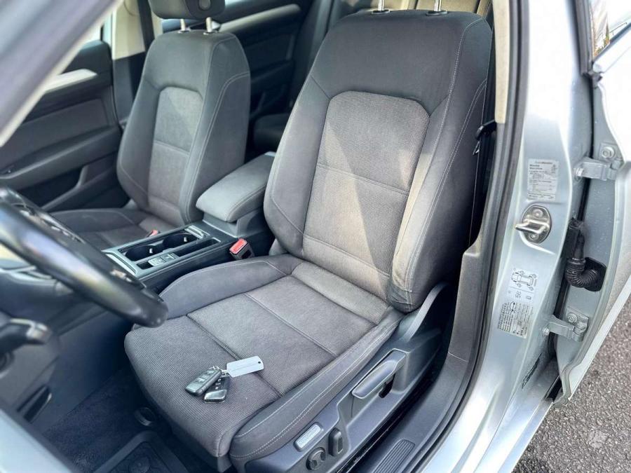 Grey Volkswagen Passat 2016 in Rokiskis, with an engine capacity of 1.60 L and mileage of 240 thousand km for 6550 €, photo 15 on AUTOMOTO.COM.LV