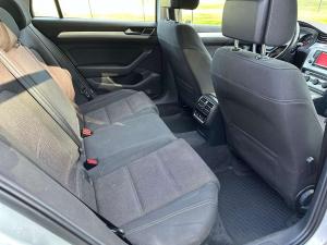 Grey Volkswagen Passat 2016 in Rokiskis, with an engine capacity of 1.60 L and mileage of 240 thousand km for 6550 €, photo 17 on AUTOMOTO.COM.LV