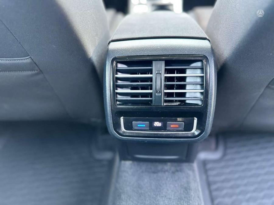 Grey Volkswagen Passat 2016 in Rokiskis, with an engine capacity of 1.60 L and mileage of 240 thousand km for 6550 €, photo 18 on AUTOMOTO.COM.LV