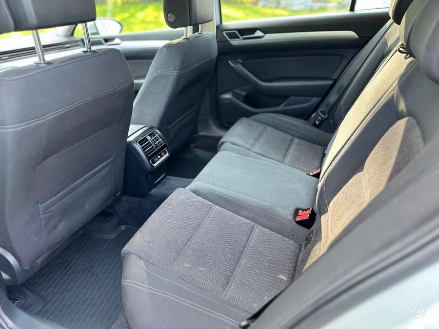 Grey Volkswagen Passat 2016 in Rokiskis, with an engine capacity of 1.60 L and mileage of 240 thousand km for 6550 €, photo 19 on AUTOMOTO.COM.LV